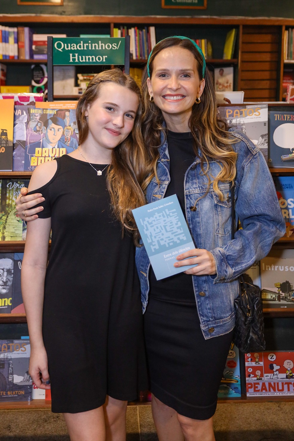 Fernanda Rodrigues vai com a filha 'sósia' a lançamento no Rio