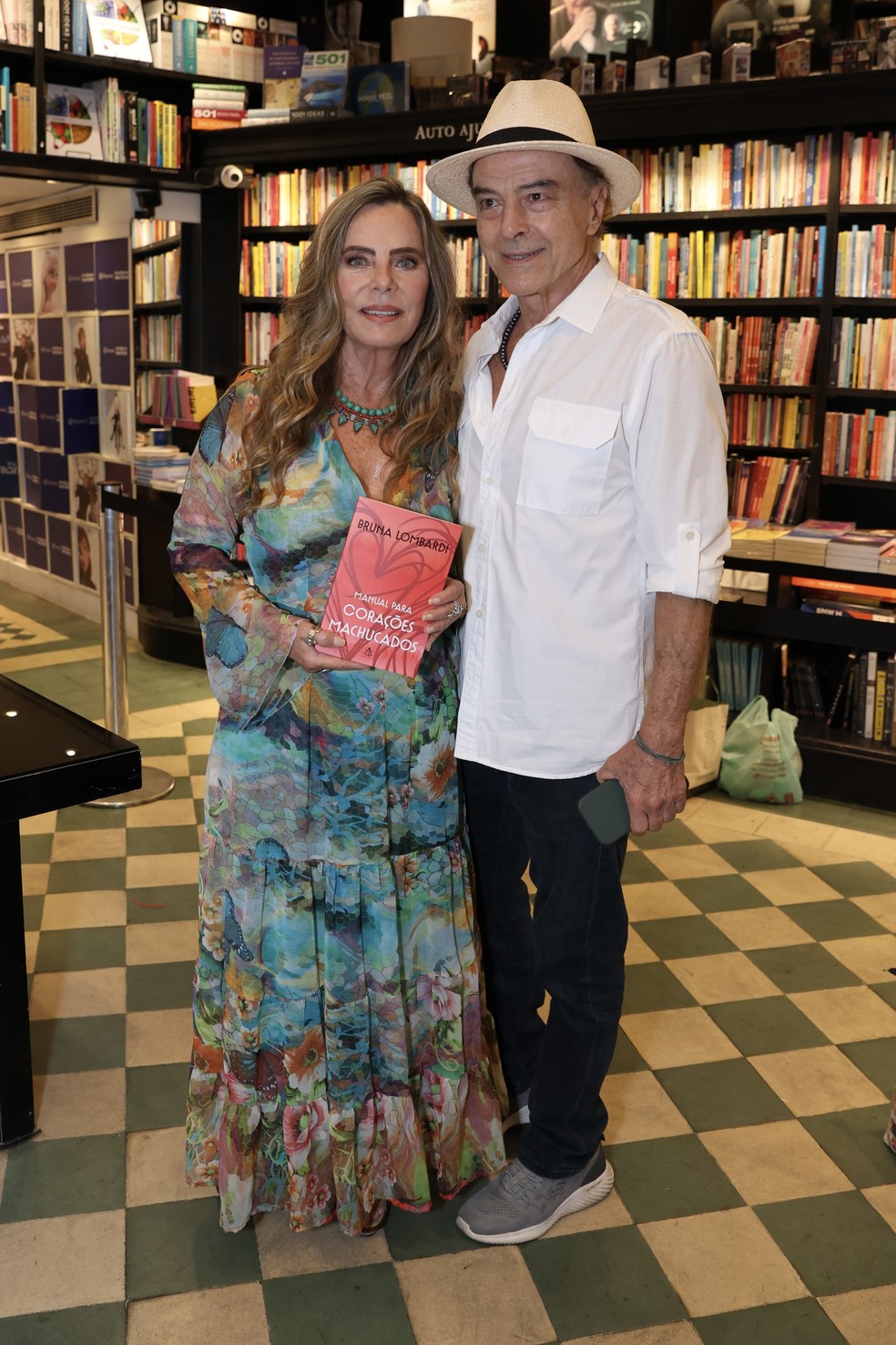 Bruna Lombardi recebe Carlos Alberto Riccelli, Malu Mader e mais ...