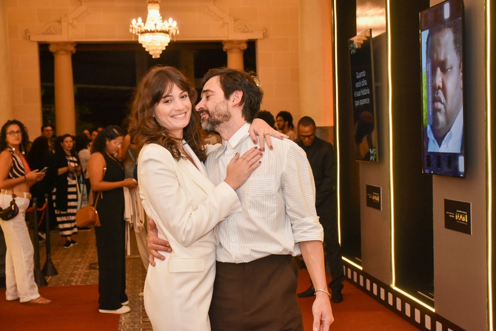 Júlio Andrade agradece esposa após receber homenagem no Cine PE: 'Se ...