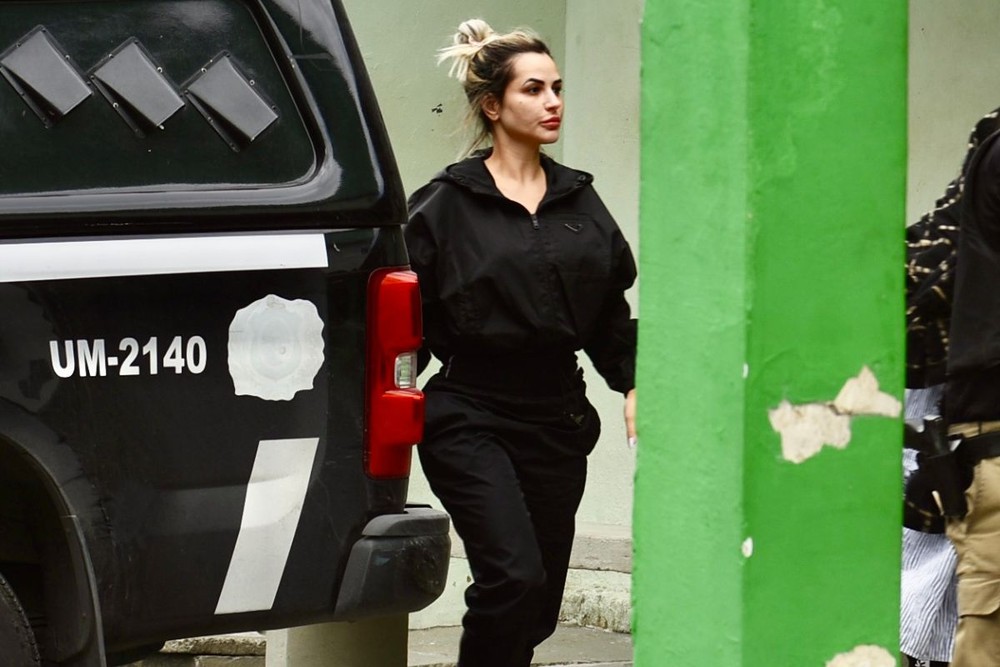 Irmã pede para que advogados parem de tentar ajudar Deolane Bezerra ...