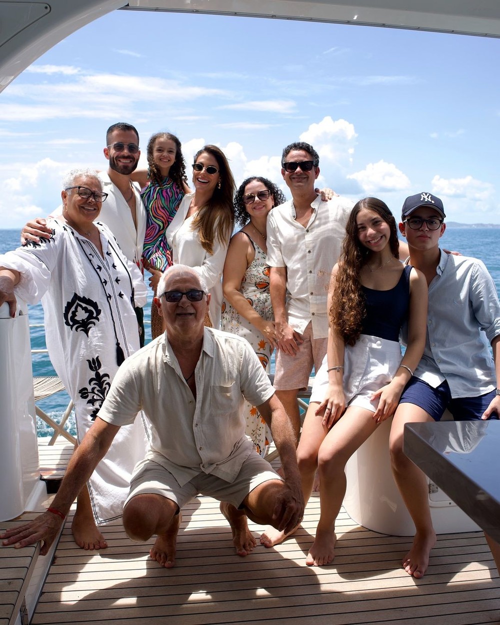 Mari Gonzalez abre álbum romântico com Pipo Marques em alto-mar