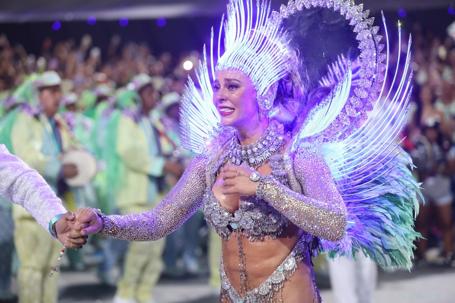 Veja 12 fotos do desfile de despedida de Paolla Oliveira da Grande Rio