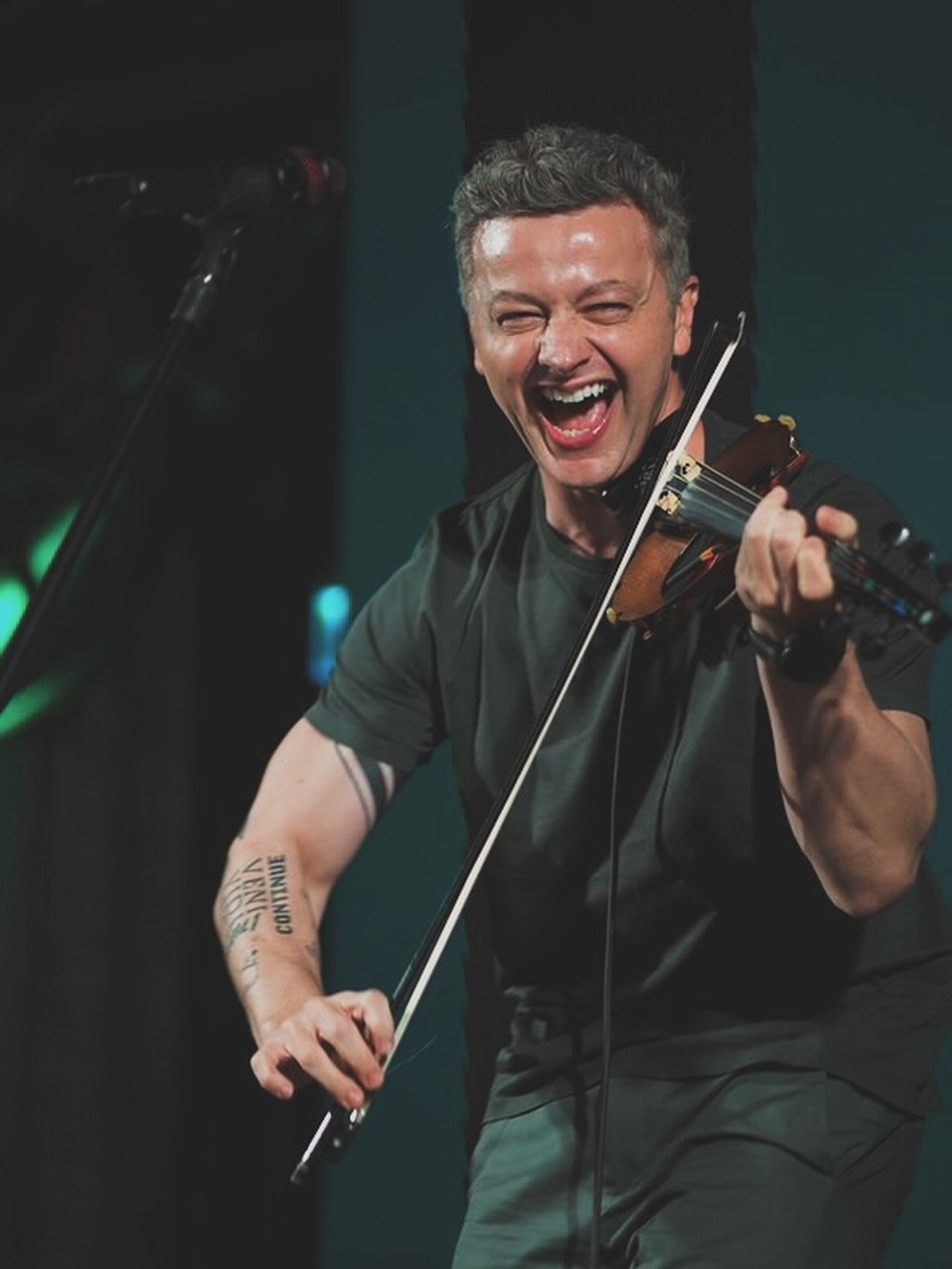 Lucas Lima abre álbum de fotos e exibe momentos ao lado de Theo, seu ...