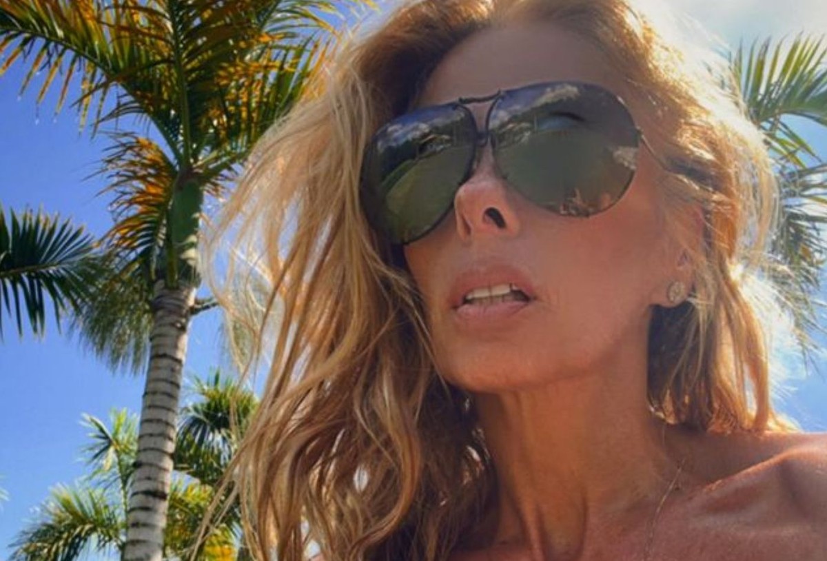 Adriane Galisteu Aposta Em Biquíni Nude Para Curtir Fim De Semana De Sol Com Amigos