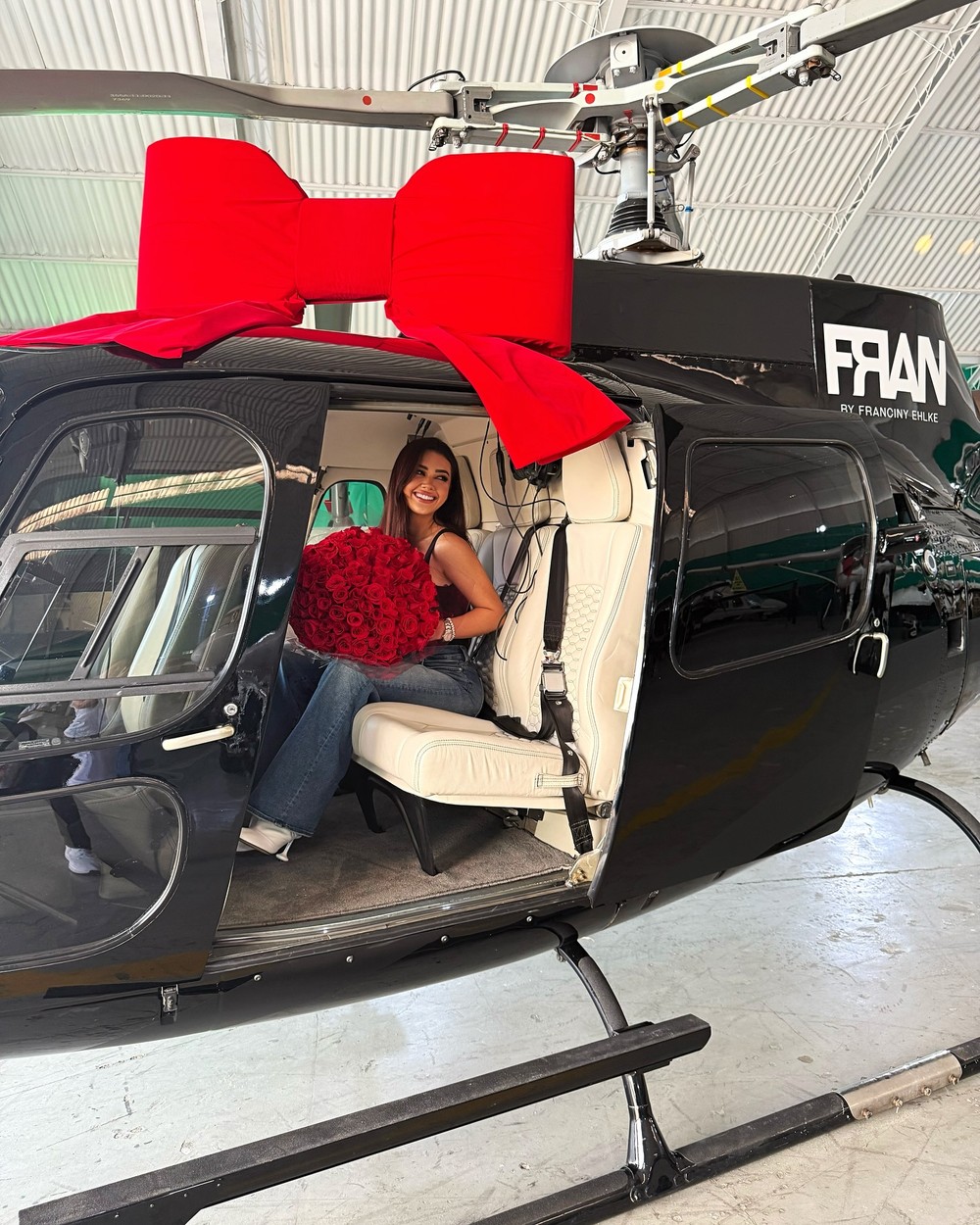 Franciny Ehlke ganha helicóptero de presente do marido bilionário ...