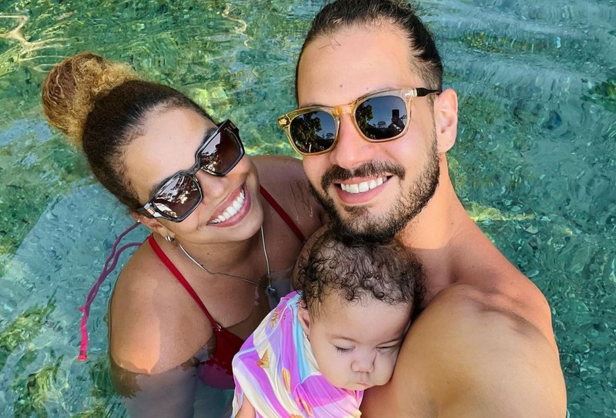 Jeniffer Nascimento se diverte com a família em resort aquático luxuoso