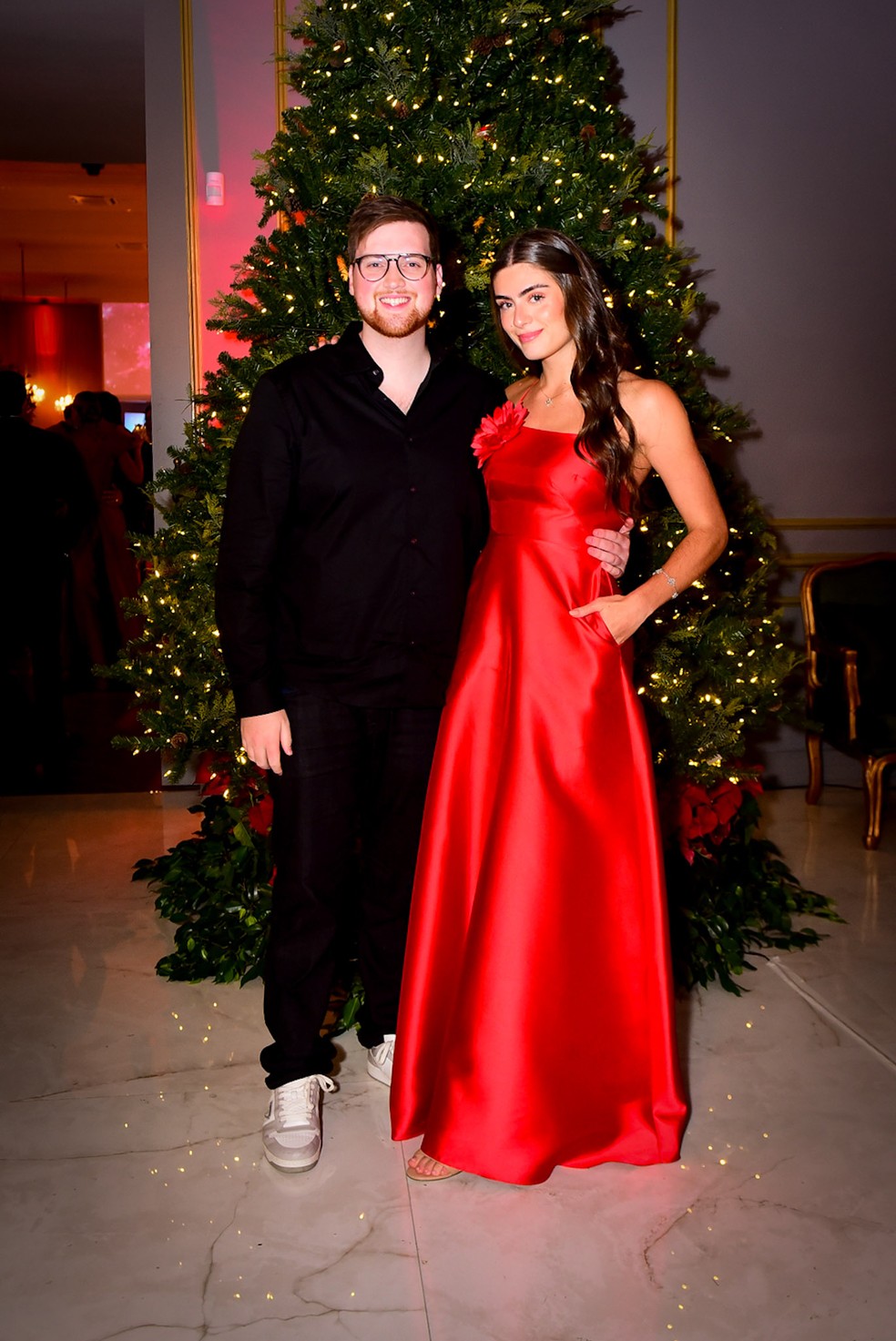 Luma César, filha Elaine Mickely e César Filho, curte festa com noivo ...