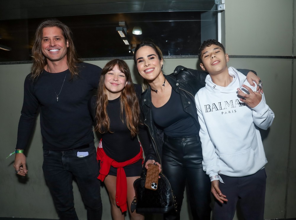 Acompanhada, Zilu curte show em SP longe de Wanessa Camargo e Dado ...