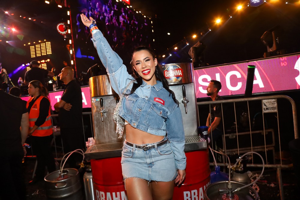 Namorado de Pedro Sampaio acompanha show do DJ em rodeio; veja mais ...