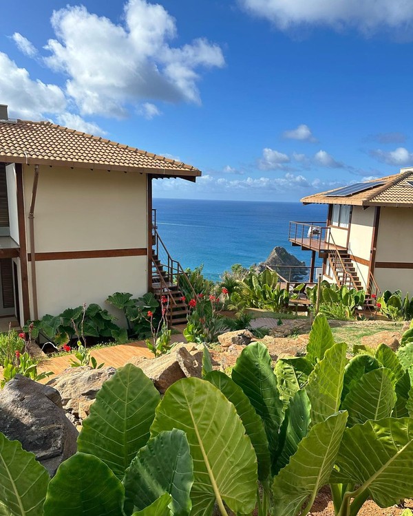 Ex de Anitta, Simone Susinna se encanta por Fernando de Noronha