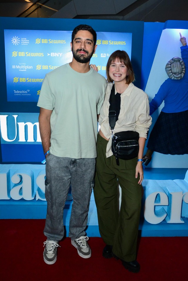 Famosos curtem estreia de Eduardo Sterblitch no musical 'Uma Babá Quase Perfeita'