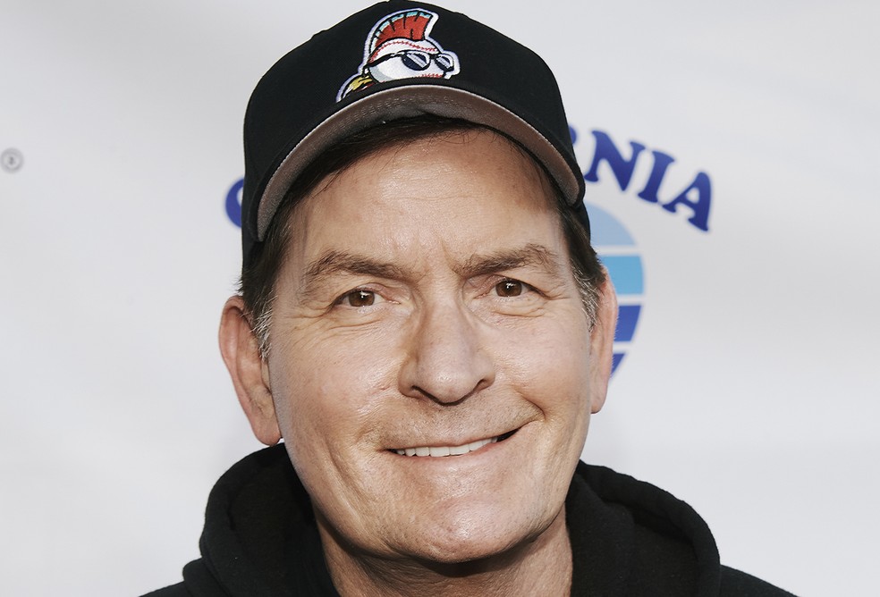 Charlie Sheen fala sobre vício em crack e bebidas alcoólicas: 'Sinto ...