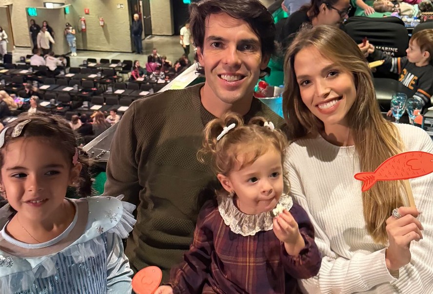Kaká e Carol Leite curtem domingo com as filhas: 'Amo muito'; vídeos