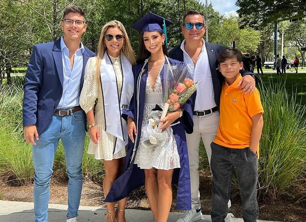 Saiba quem é Victoria Ruiz, a influencer que ganhou like de Neymar e ...