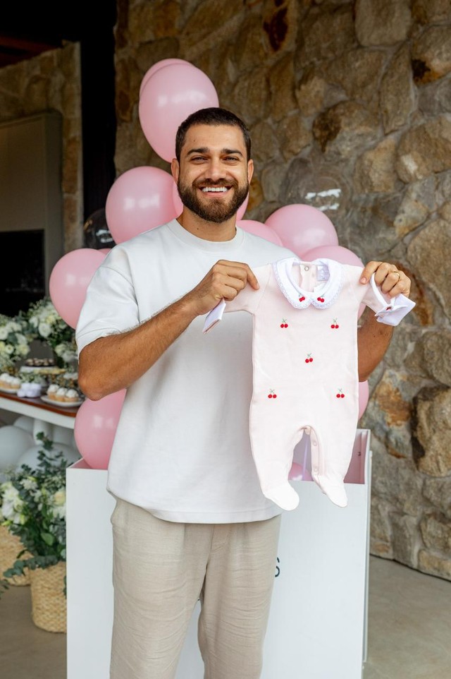 No Dia das Mães, Niina Secrets se emociona em chá revelação de seu ...