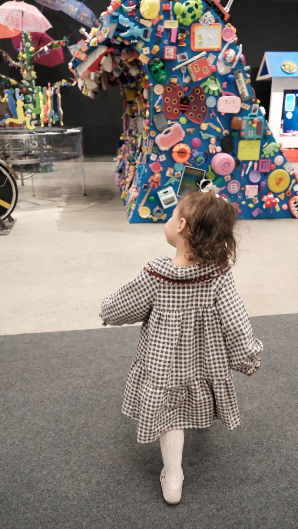 Helena, filha de Neymar, repete 'cara de brava' de Mavie e Mel