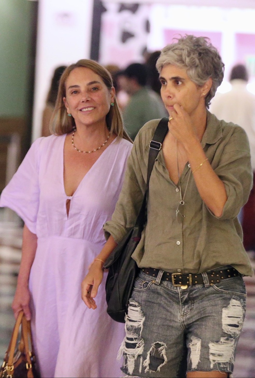 Heloisa Périssé é fotografada pela primeira vez em passeio com a namorada, Leticia Prisco