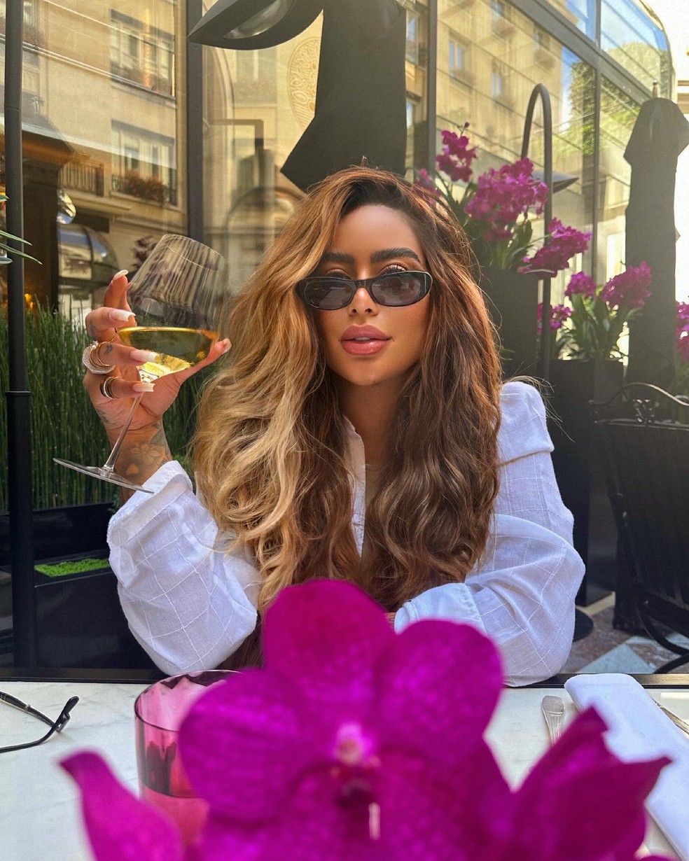 Após Neymar acertar saída do PSG, Rafaella compartilha foto em hotel ...