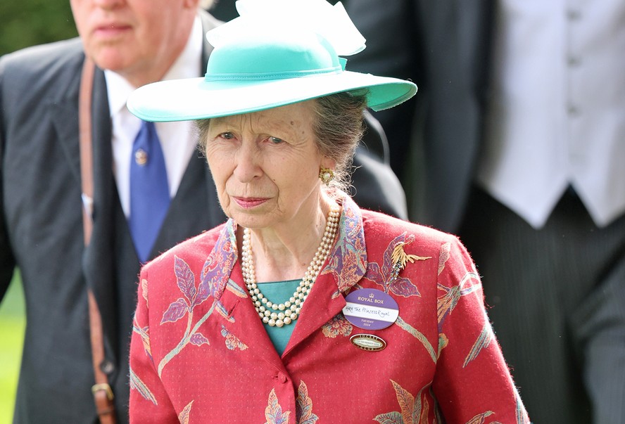 Quem é princesa Anne, irmã do rei Charles, que está internada após acidente