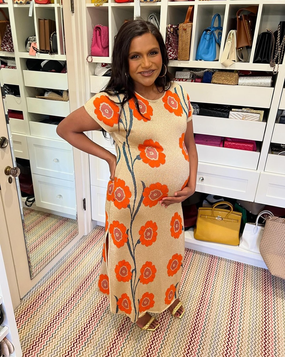 Mindy Kaling, de 'The Office', apresenta 3º filho após manter gravidez ...