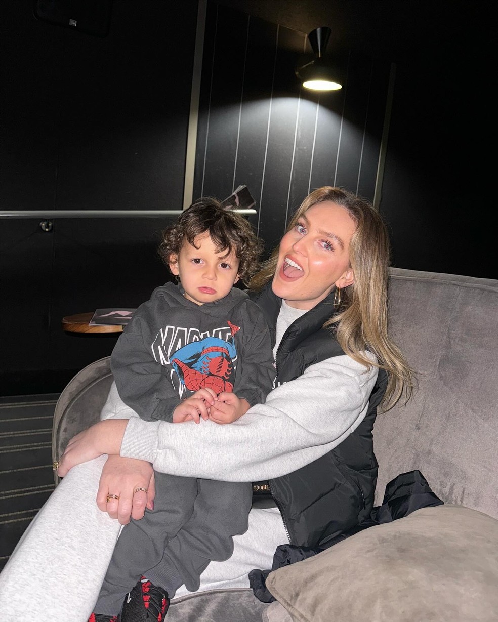 Perrie fala sobre emoção de lançar álbum e esperar o segundo filho ao ...