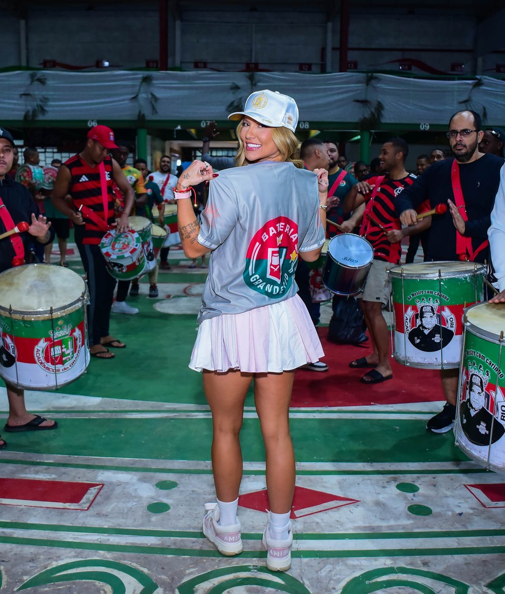 Virginia Fonseca marca presença em primeiro ensaio da bateria da Grande Rio