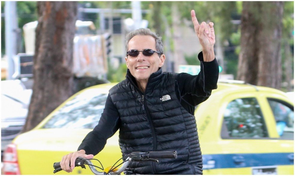 Tony Bellotto volta aos shows com os Titãs após cirurgia contra câncer