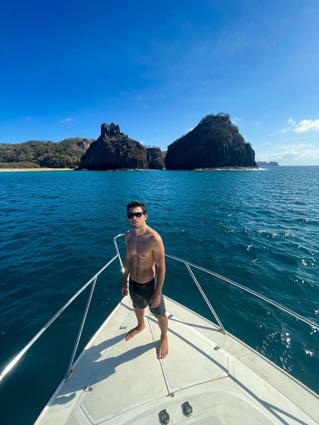 Daniel Rangel e Hanna Romanazzi curtem Noronha no maior romance; vídeos