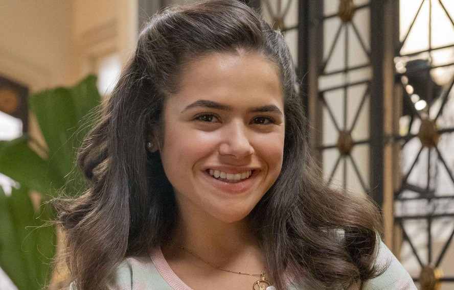 Maisa caracterizada como Bia, antagonista da novela 'Garota do Momento'