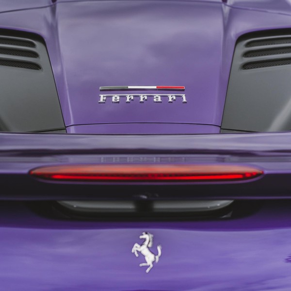 Maluma ostenta nova Ferrari de R$ 4 milhões e exibe coleção de carros ...
