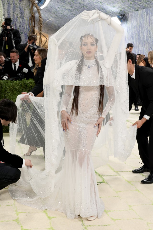 Lisa, do BLACKPINK, faz história no Met Gala 2026 como membro do comitê ...