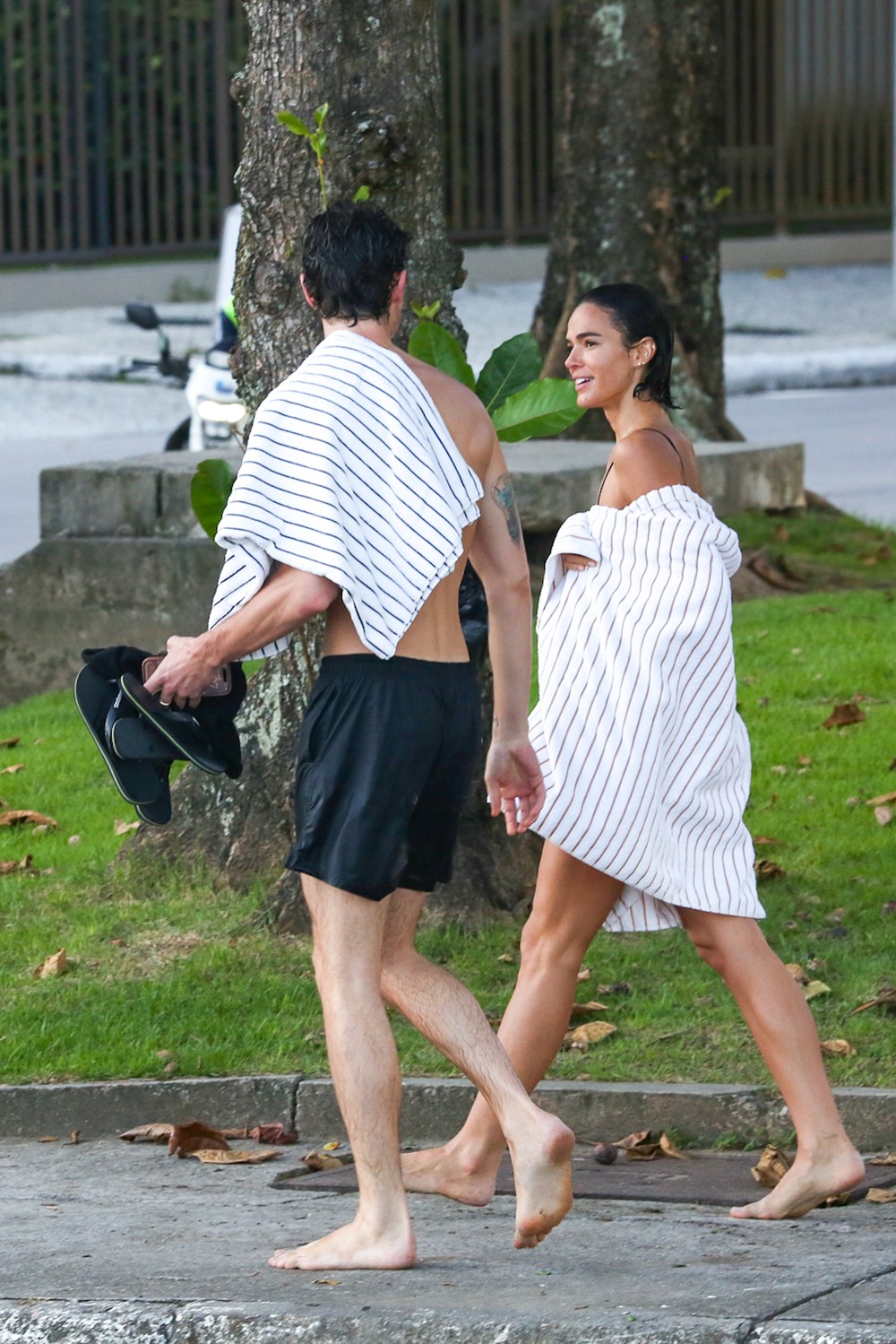Casal de novela! Bruna Marquezine e Shawn Mendes surgem agarradinhos ...