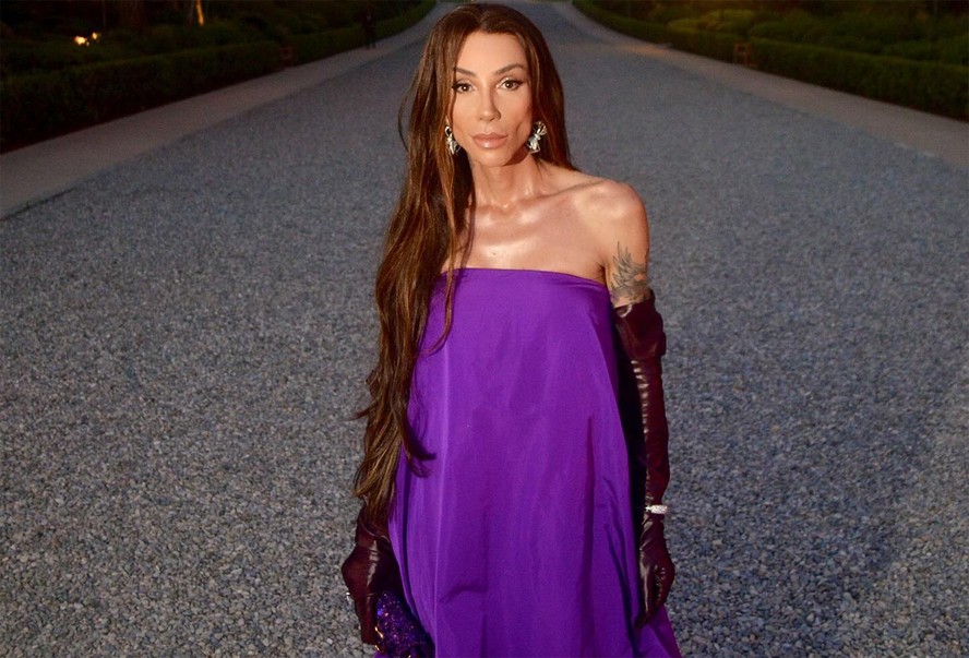 Maya Massafera aparece deslumbrante em Cannes com vestido grifado