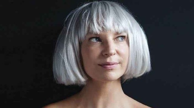 Cantora SIA revela que teve terceira filha ao entrar com pedido de divórcio