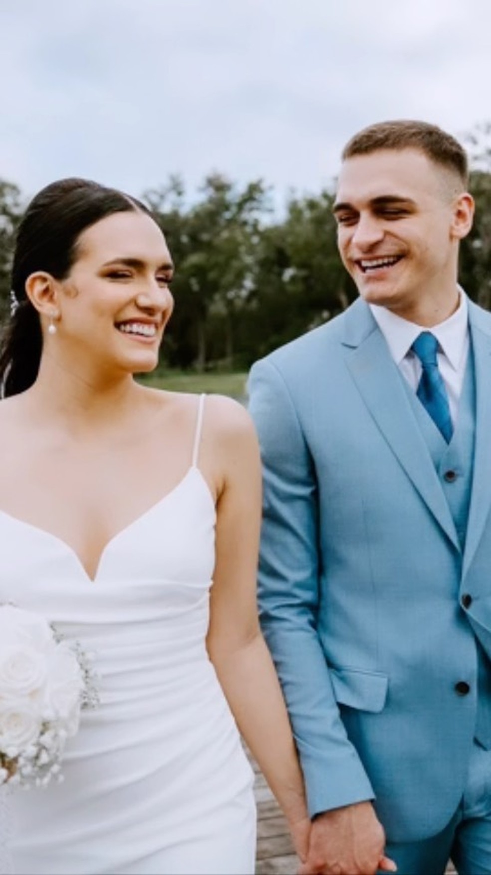 Filho mais velho de Luigi Baricelli se casa e apresentador se emociona