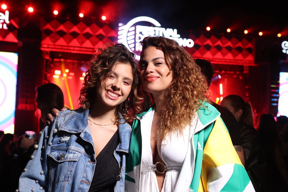 Flor Gil prestigia show de Caetano Veloso ao lado da namorada e netas ...