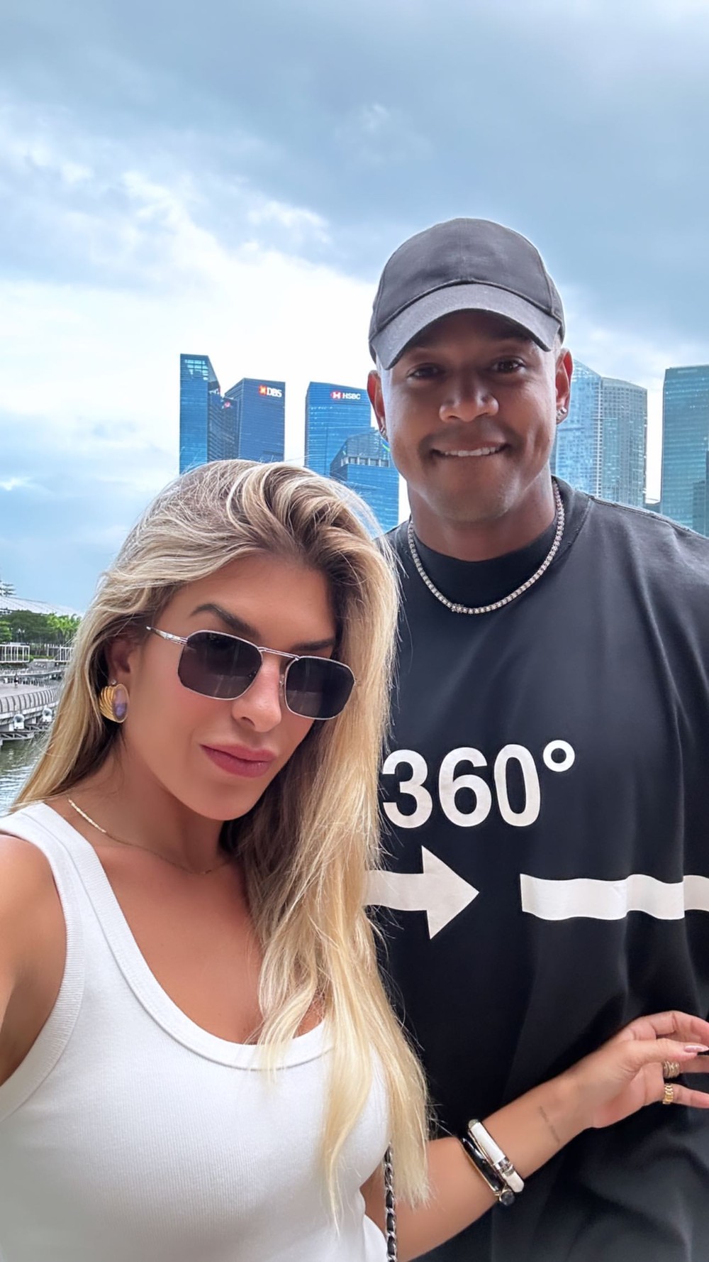 Em Singapura, Lore Improta e Léo Santana se hospedam em um dos hotéis ...