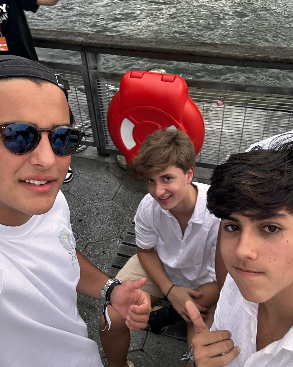 Aos 14, Marcelo Sangalo, filho de Ivete, mostra viagem à Disney com amigos