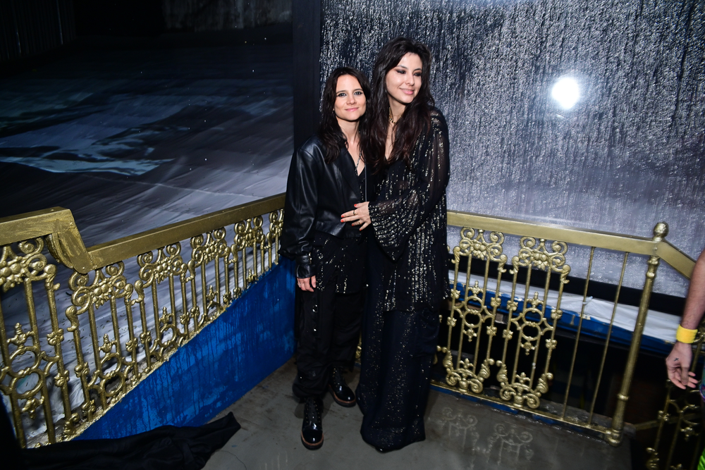 Bianca Comparato faz aparição rara com a namorada estilista