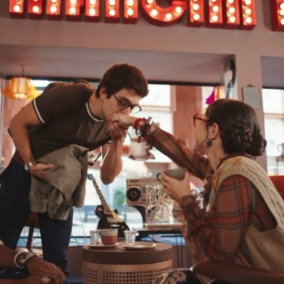 Triângulo amoroso na ficção, Daniel Rangel posa com Daphne Bozaski ...