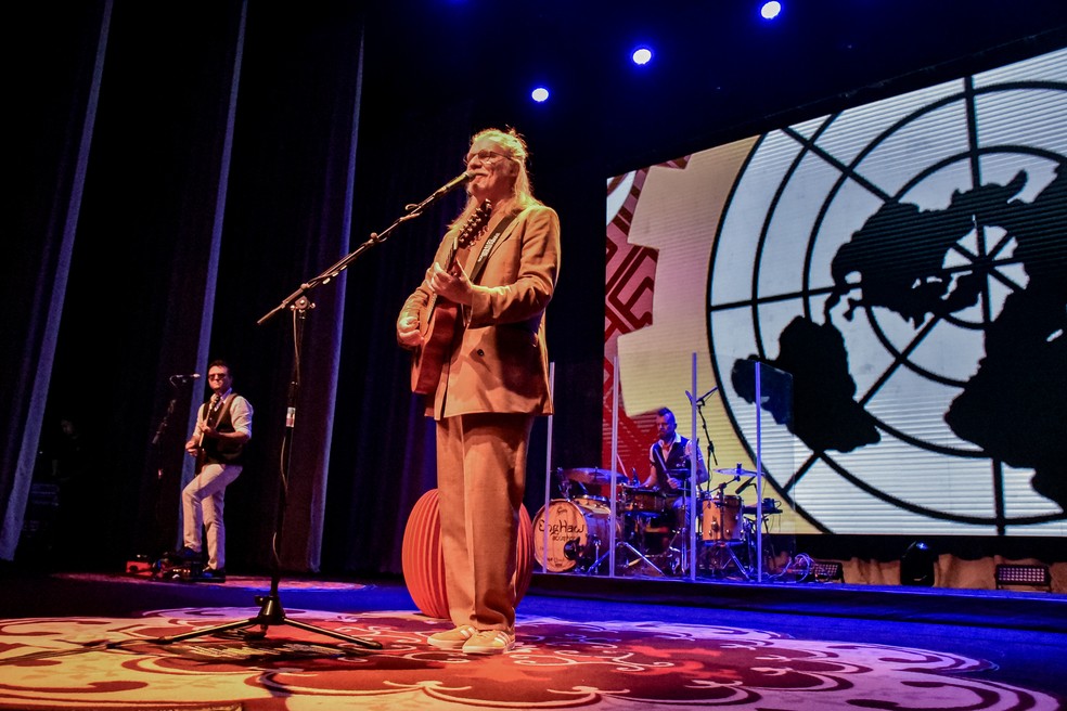 Humberto Gessinger celebra 40 anos de carreira em show recheado de sucessos