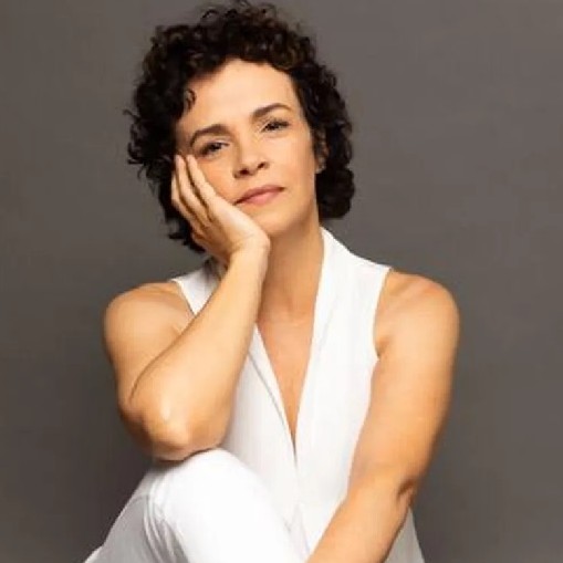 Saiba tudo sobre: Luciana Braga
