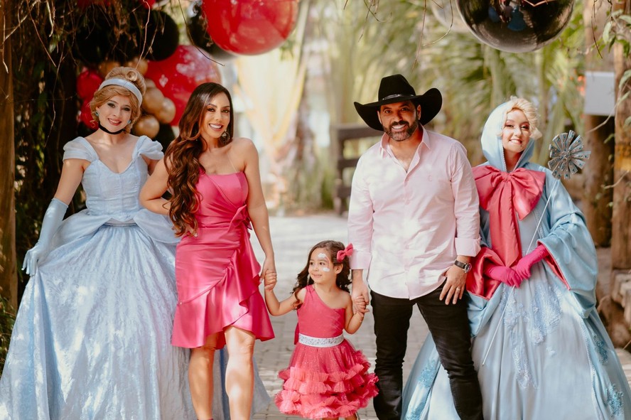 Edson, da dupla com Hudson, e Deia Cypri celebram os 4 anos da filha, Bella