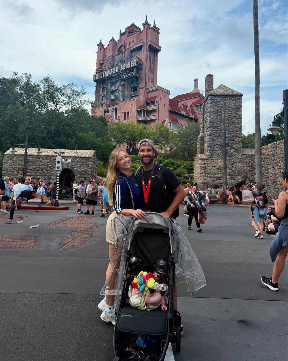 Duda Reis encanta web com primeira vez da filha de 5 meses na Disney ...