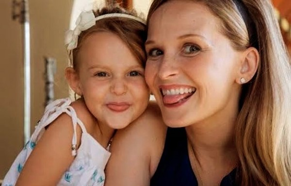 Filha 'sósia' de Fernanda Rodrigues completa 14 anos com festa em família