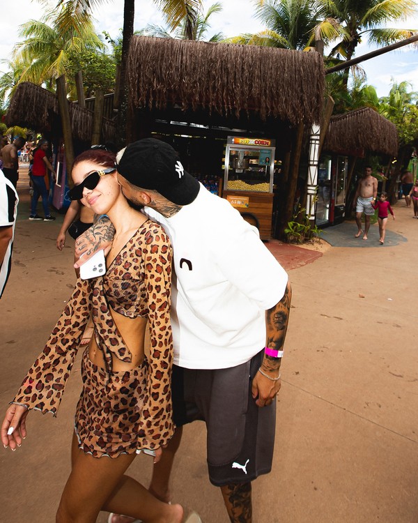 Tília, filha de Dennis Dj, posta pela primeira vez com novo namorado ...