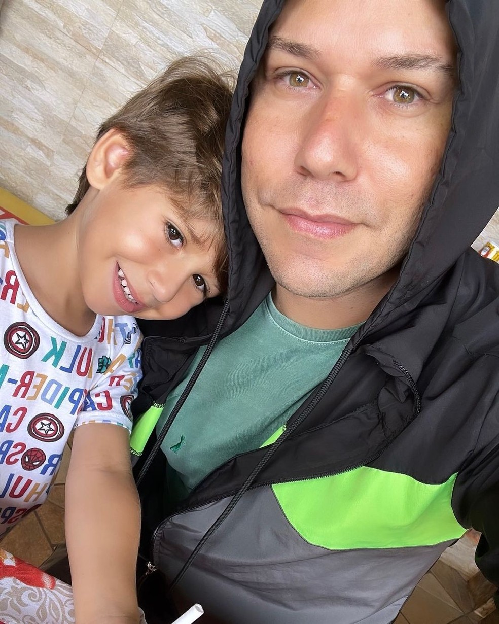 Comediante Tiago Barnabé, a Narcisa do humor, mostra perrengue com ...