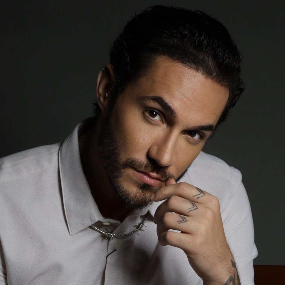 Ex-BBB Eliezer se trolla sobre plásticas: 'Tirando nariz, mandíbula ...