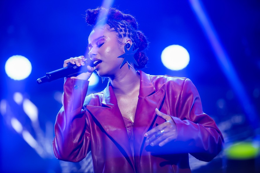 Melly celebra show especial às vésperas do Grammy com namorada na ...