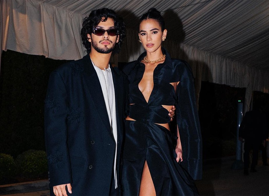Bruna Marquezine aparece em post de Xolo Maridueña e fãs vão ao delírio: 'Assumam logo'